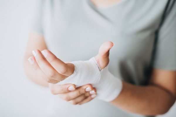 Risks of Sharps Injuries and Infections | Qlicksmart - Sharps Safety ...